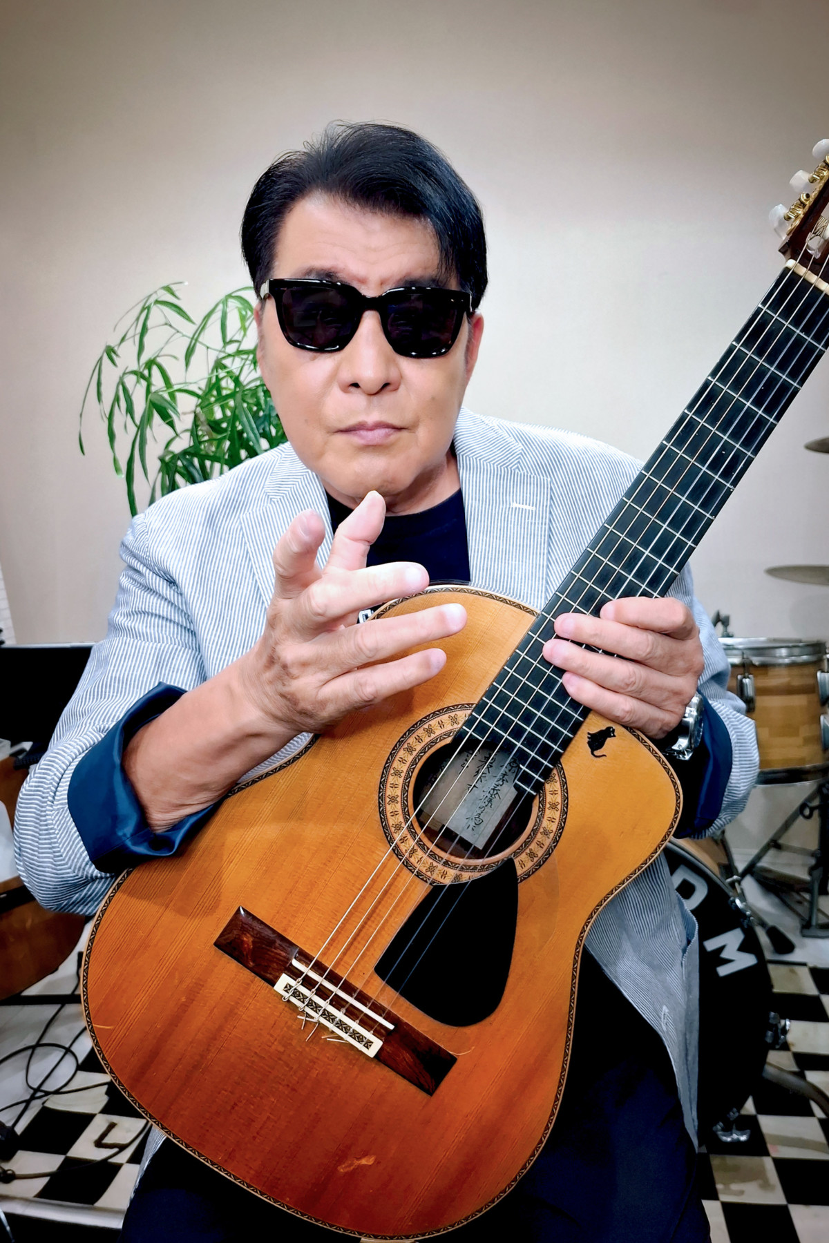 【インタビュー】レーモンド松屋、デビュー15周年の集大成と新たな旅路。アルバム『ベスト・ヒット・コレクション〜日本の恋の物語〜』に込めた歌心と ...